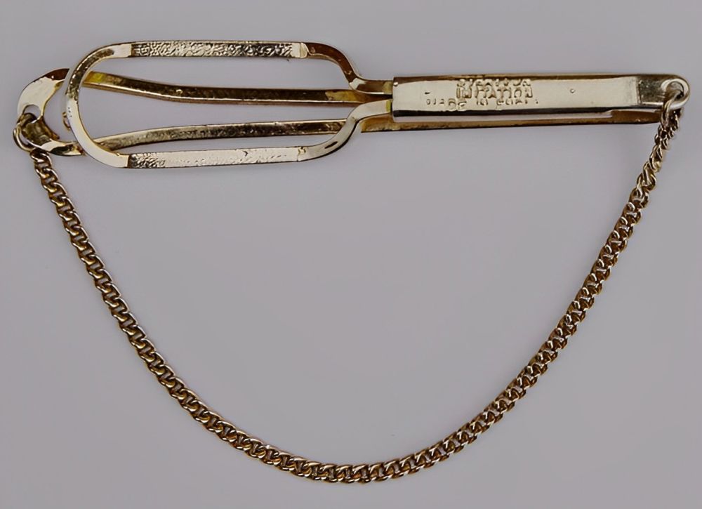 Stratton Pale Gold Tone Tie Clip circa 1930s | Arabella Bianco